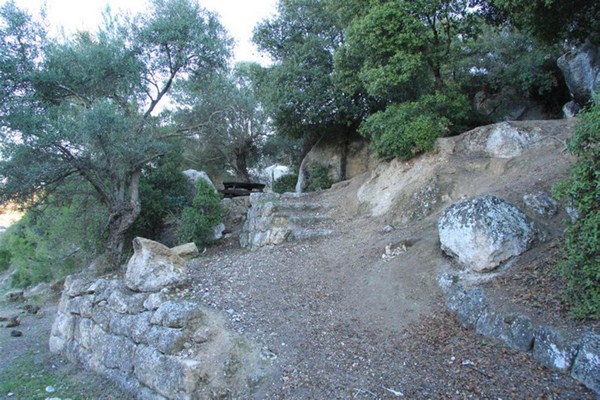 Ayalon Canada Park, picnic table. Photo: Yaakov Shkolnik. View of ...